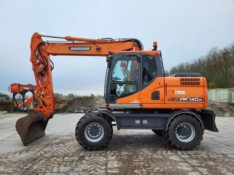 Doosan DX140W (ROPS) | Gebruikte mobiele graafmachines en kranen te ...