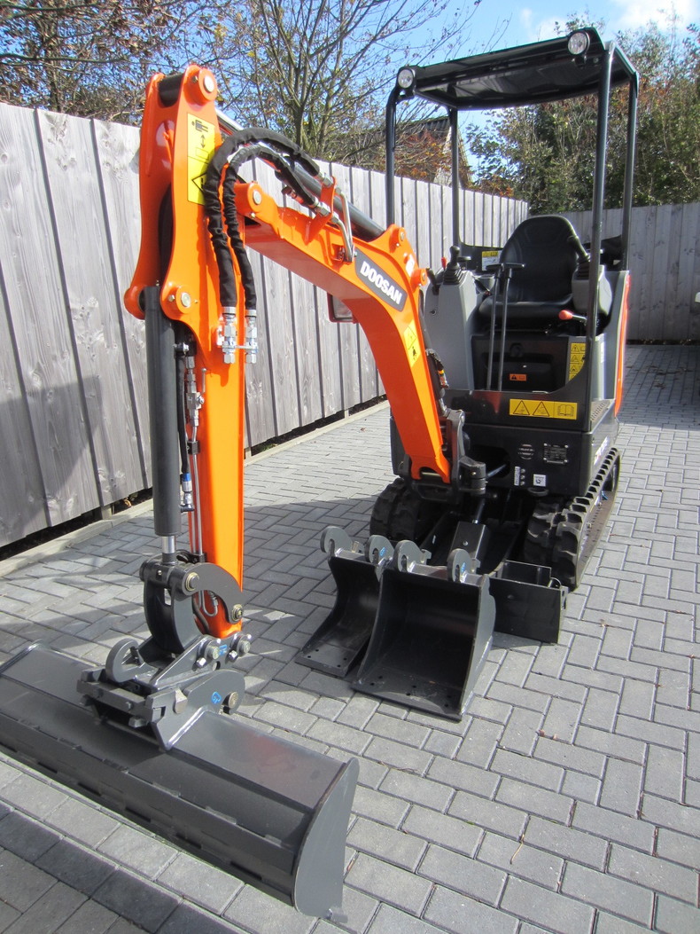 Doosan DX17z | Gebruikte graafmachines en shovels te koop bij Anema Arum