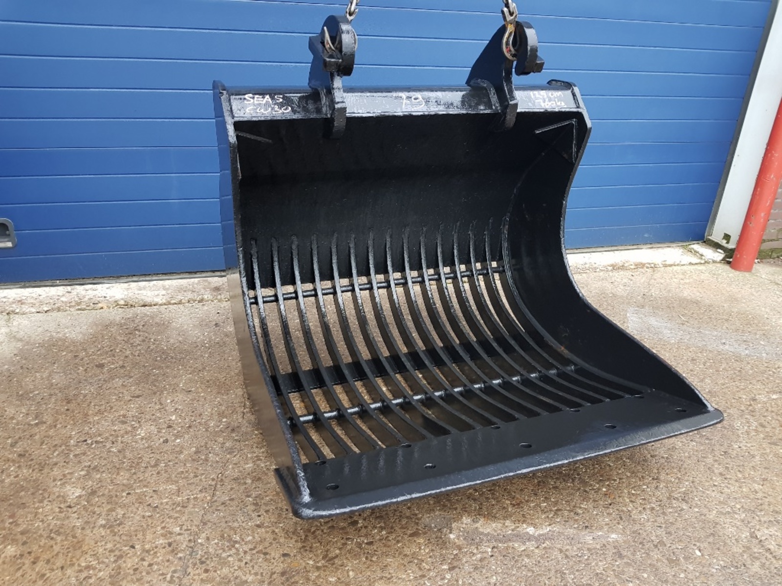 Puinbak CW 30 Gebruikt | Gebruikte graafmachines en shovels te koop bij ...