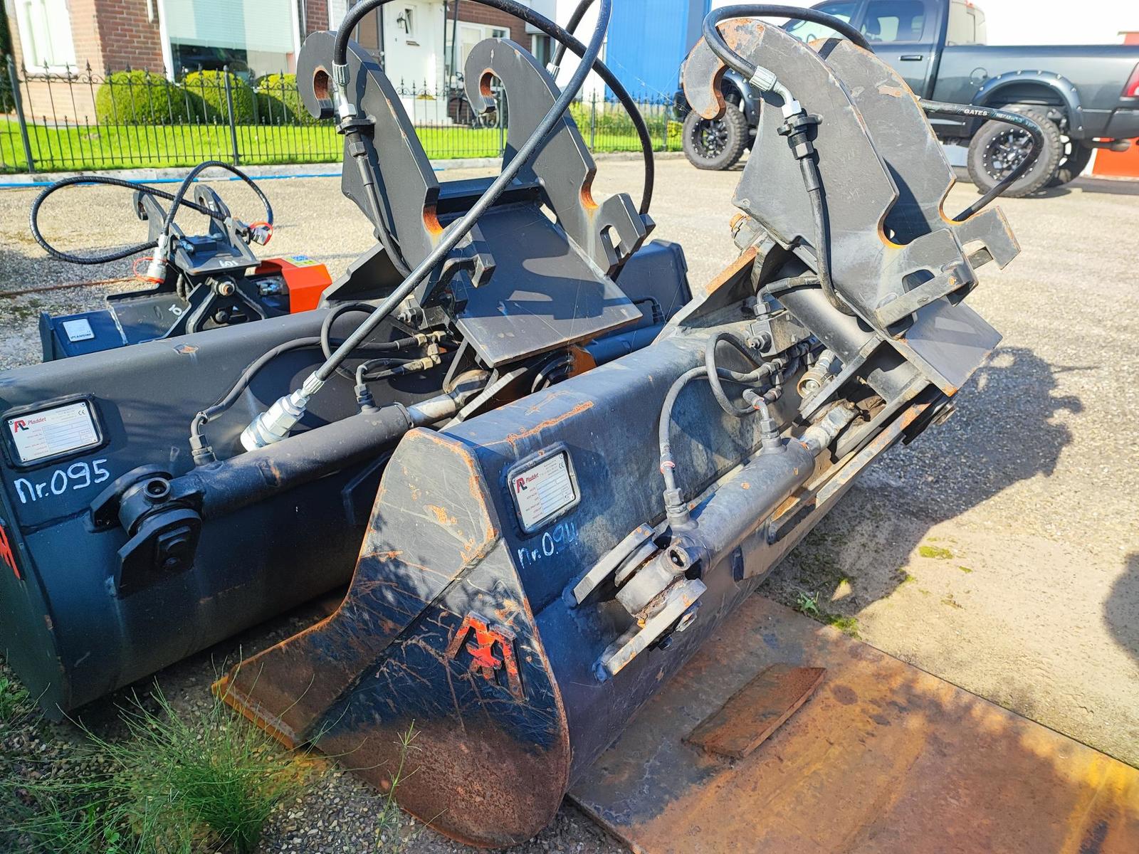 Kantelbak Pladdet MSK170-150 | Gebruikte graafmachines en shovels te ...