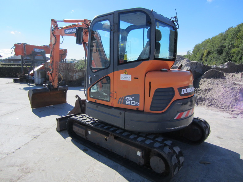 Doosan DX60R | Gebruikte graafmachines en shovels te koop bij Anema Arum